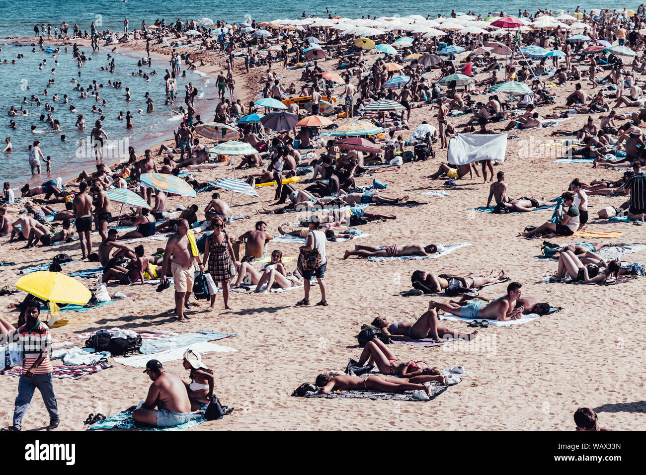 Crowded beach barcelona hi-res stock photography and images - Alamy