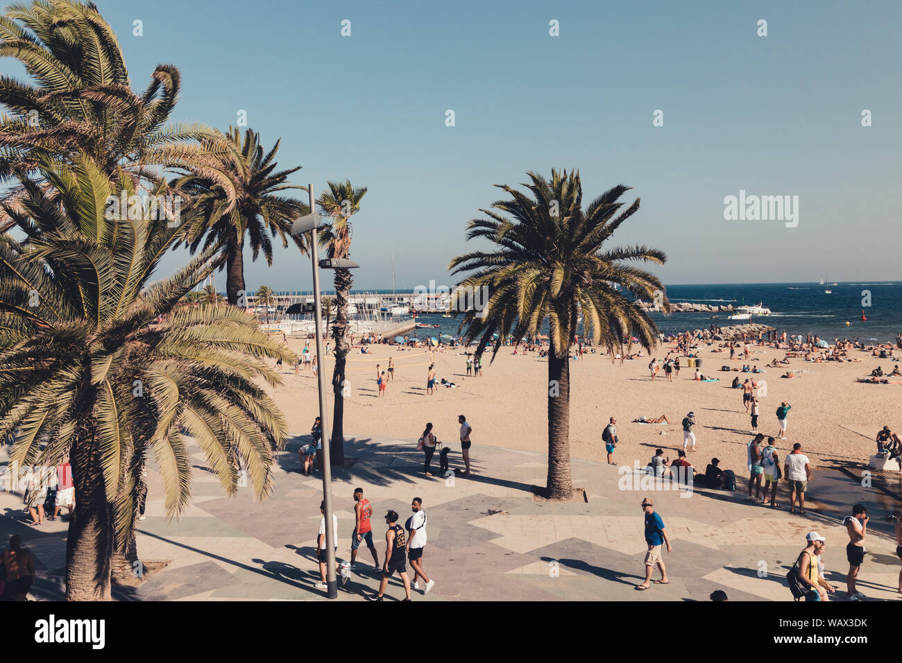 Crowded beach spain hi-res stock photography and images - Alamy