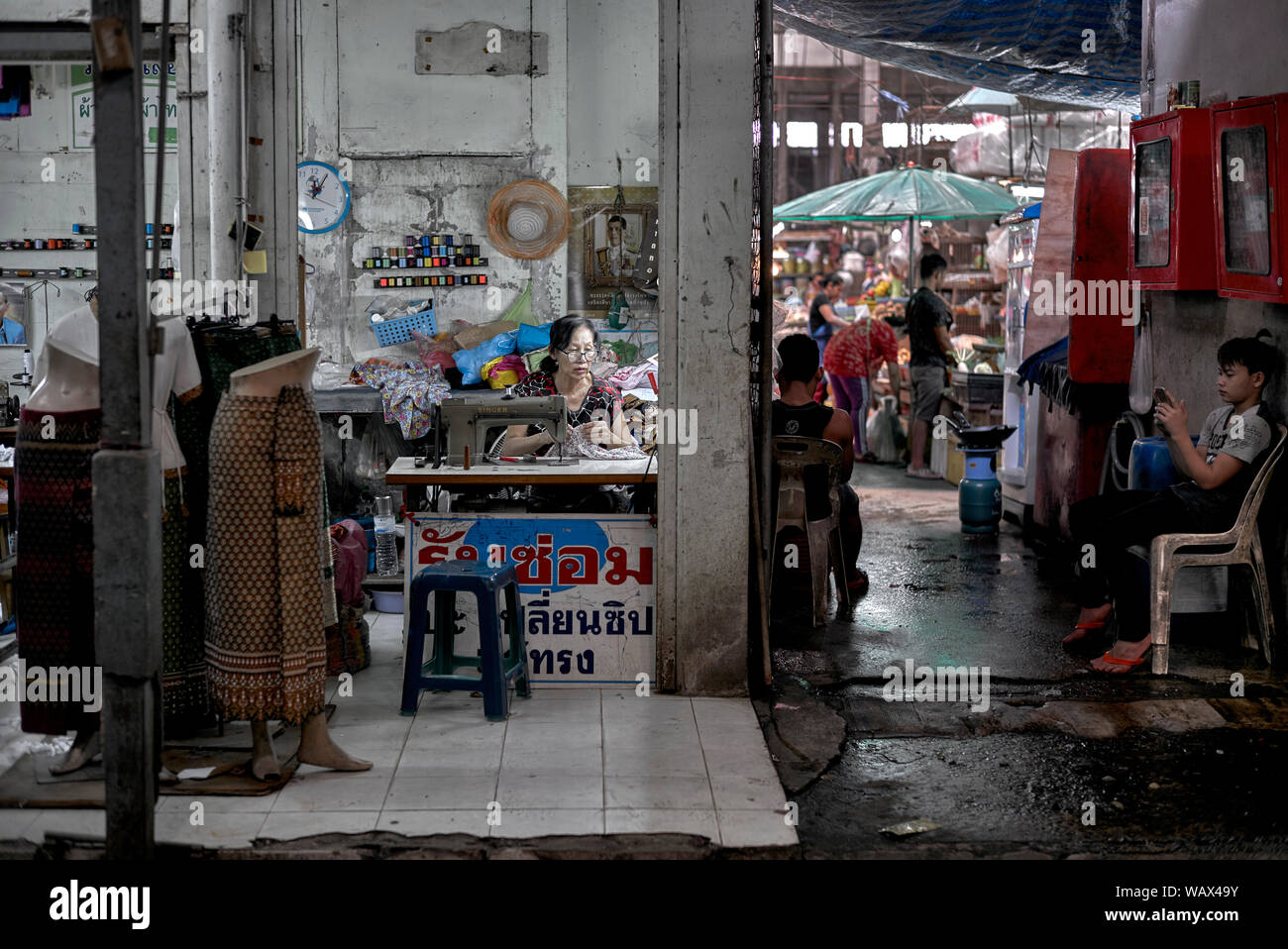 Backstreet woman hi-res stock photography and images - Alamy