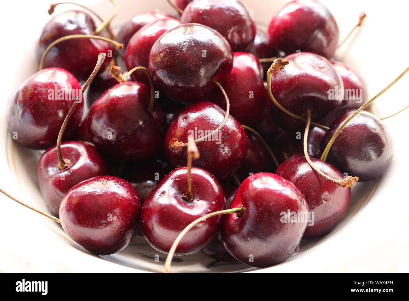 Maroon ripe cherries hi-res stock photography and images - Alamy