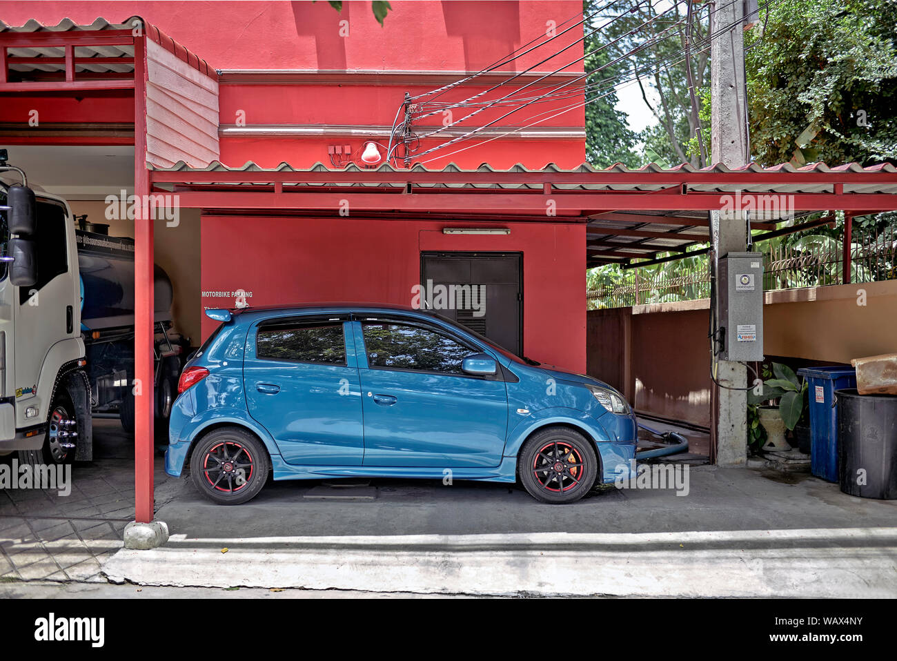 Car parking parking space hi-res stock photography and images - Alamy