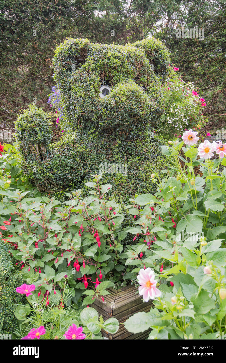 Buxus topiary hi-res stock photography and images - Alamy