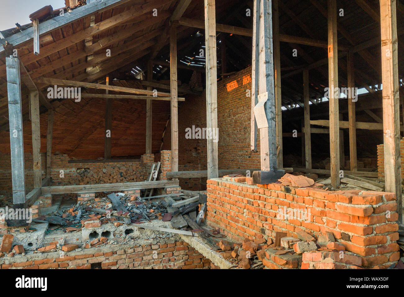 Old ruined building after earthquake. A collapsed brick house Stock ...