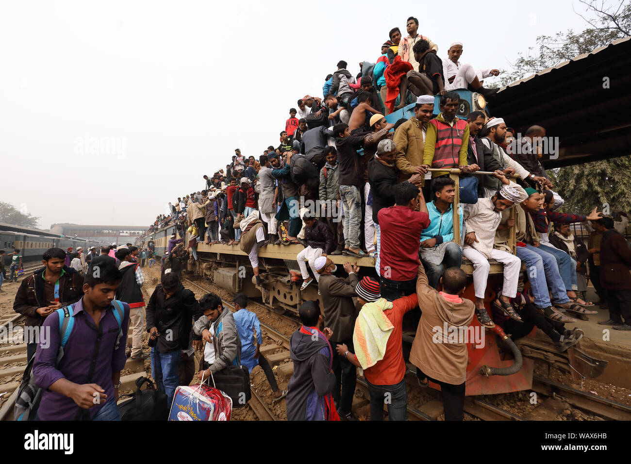 Muslim pilgrims return from Bishwa Ijtema in Dhaka, Bangladesh. Bishwa ...
