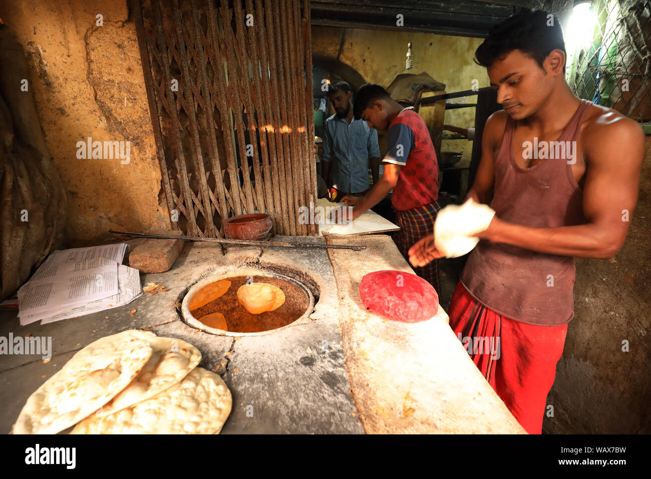 Street food of bangladesh hi-res stock photography and images - Alamy
