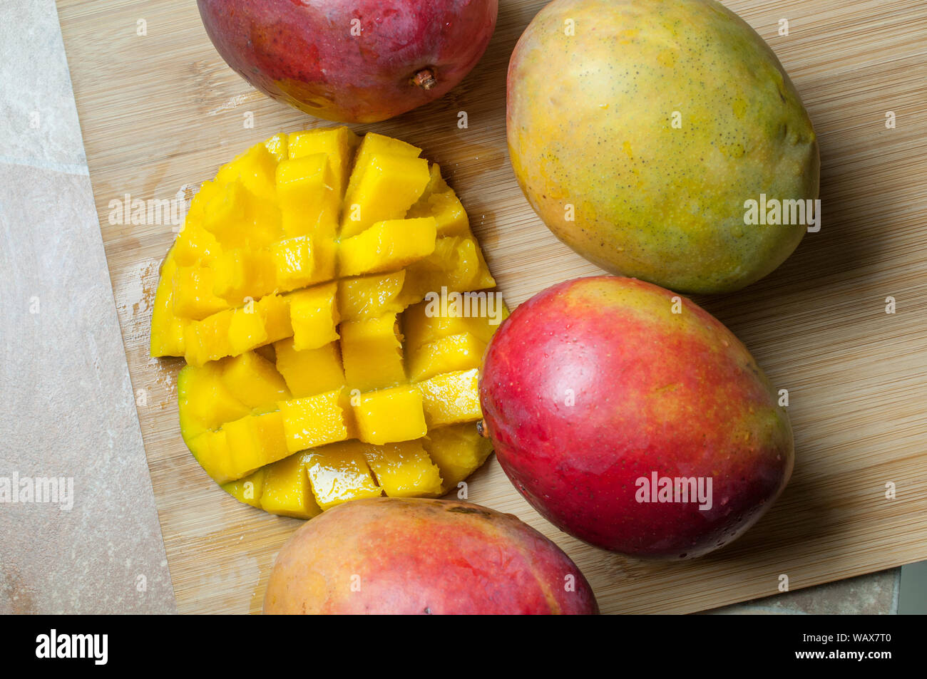 Mango slicing hi-res stock photography and images - Alamy