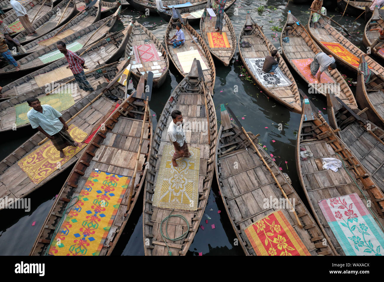 Bangladesh traditional boat hi-res stock photography and images - Alamy