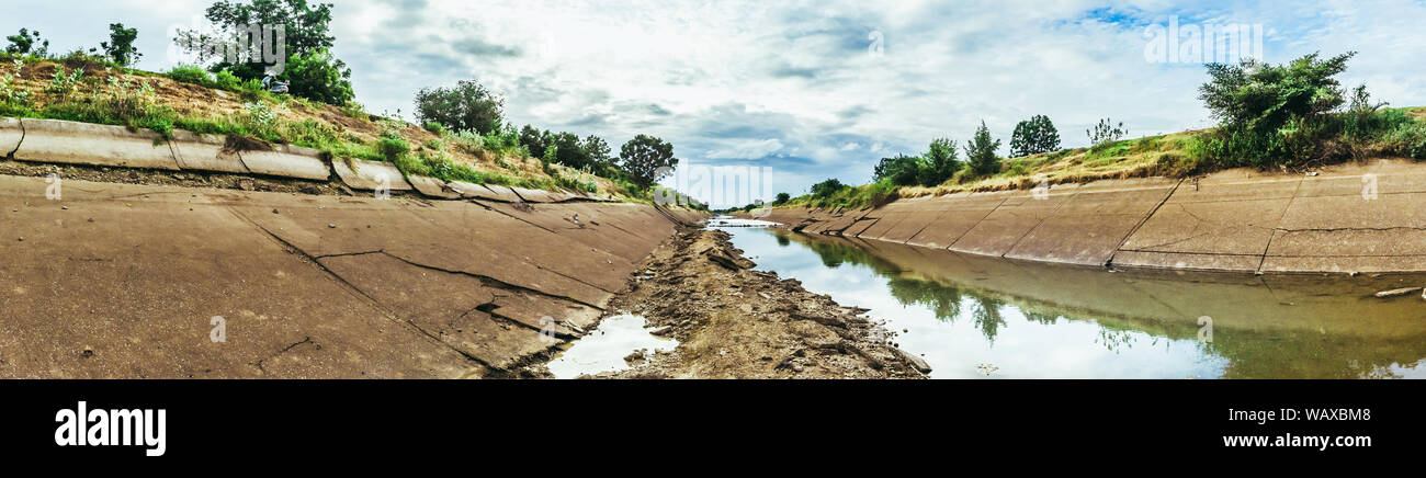 Irrigation canal in concrete wall Send water from the reservoir to the ...