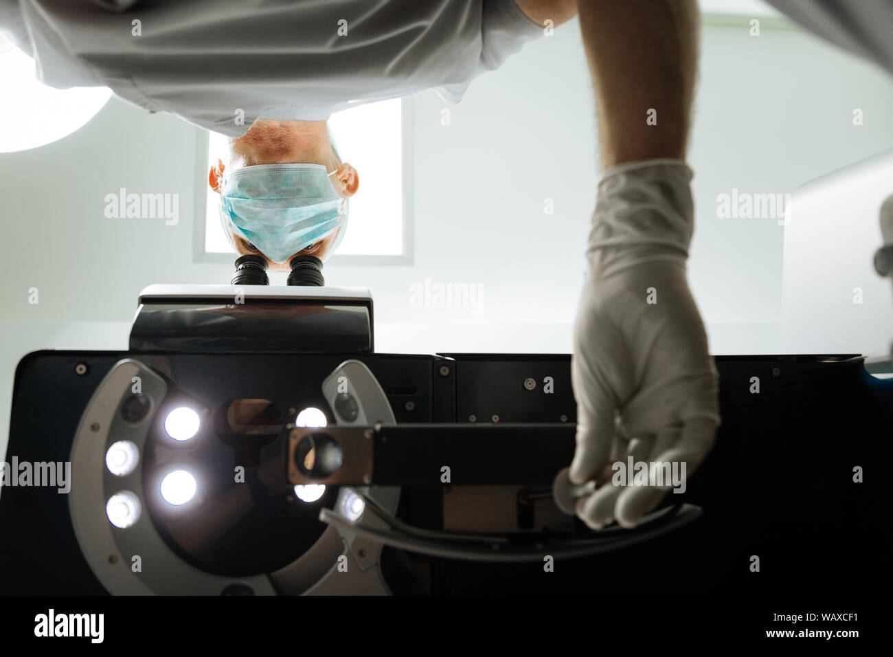 Doctors working microscope hi-res stock photography and images - Alamy
