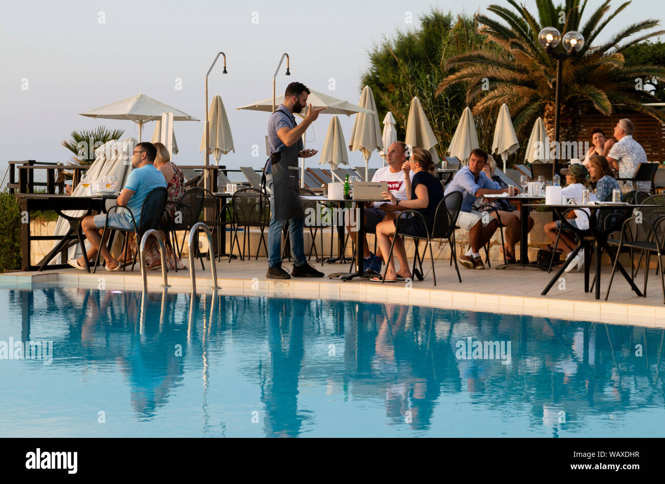 Couples eating restaurant hi-res stock photography and images - Alamy