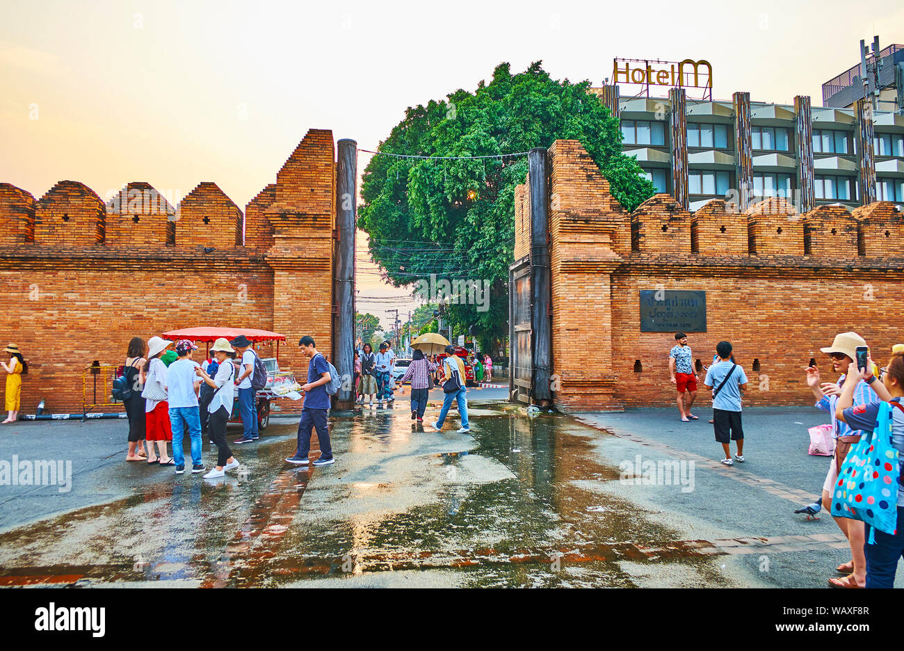 Tha pae gate in chiang mai, thailand hi-res stock photography and ...