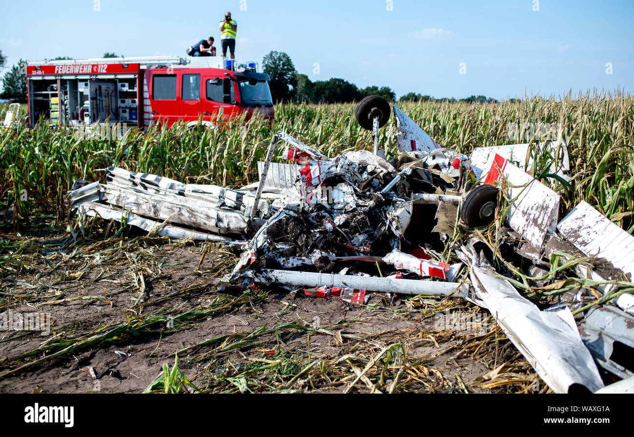 Fire Aircraft Engine Crash High Resolution Stock Photography and Images ...
