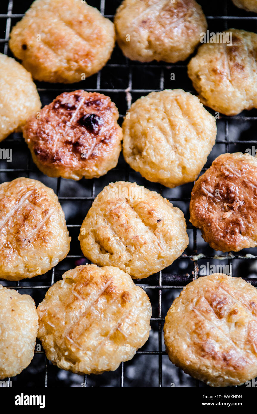 Khao Ji or Khao Jee, Thai grilled sticky rice with egg - Thai north ...