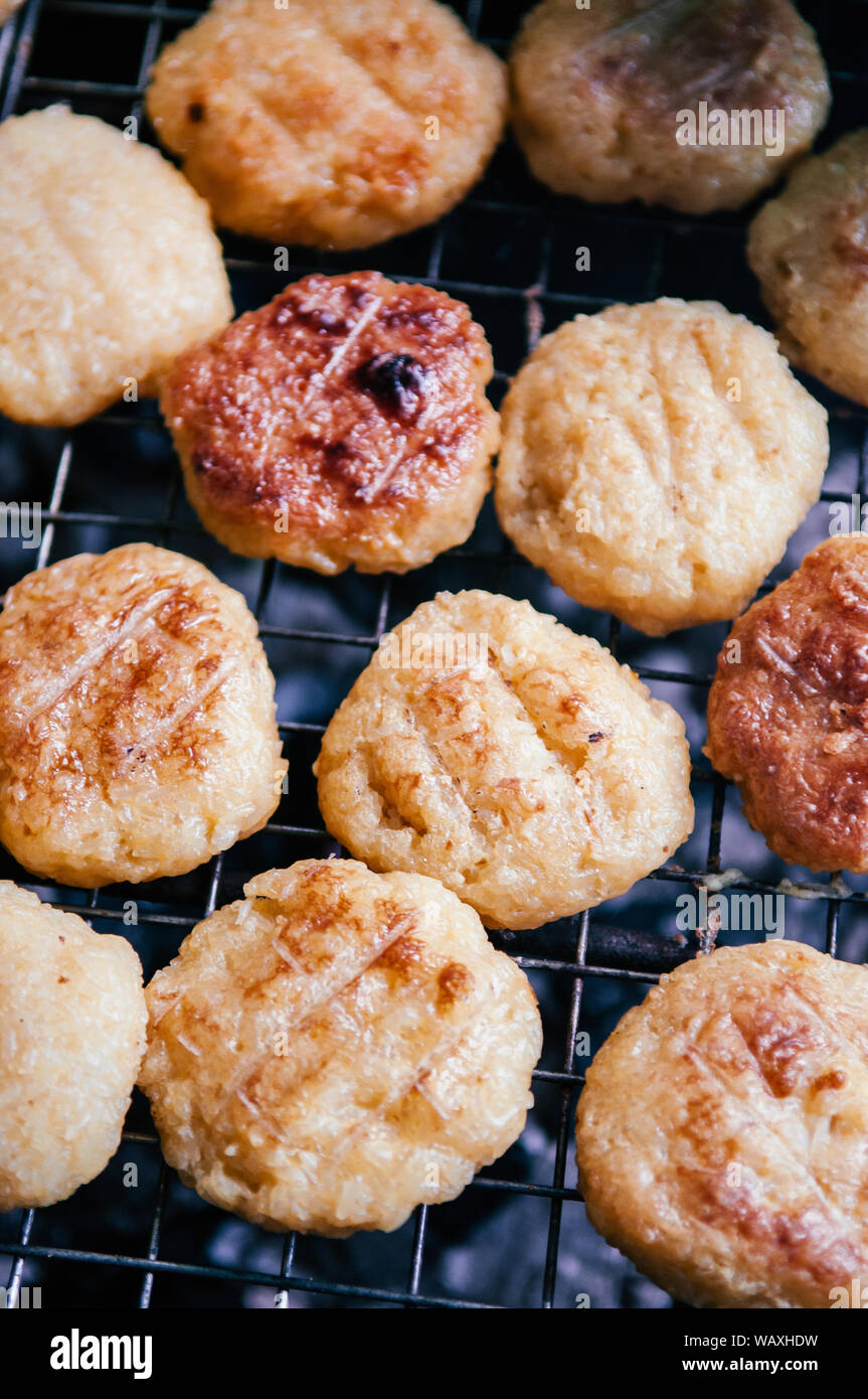 Khao Ji or Khao Jee, Thai grilled sticky rice with egg - Thai north ...