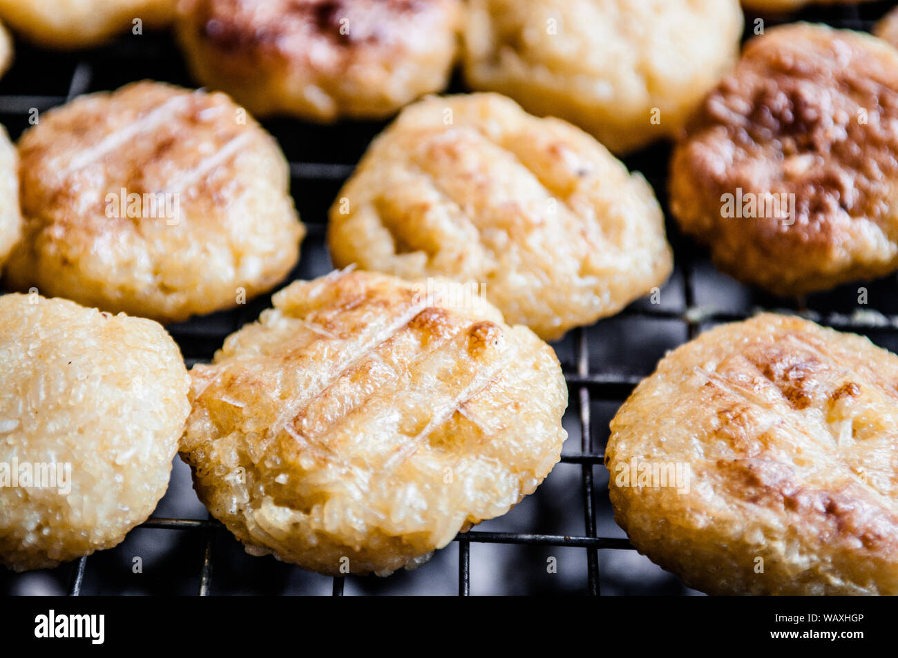 Khao Ji or Khao Jee, Thai grilled sticky rice with egg - Thai north ...