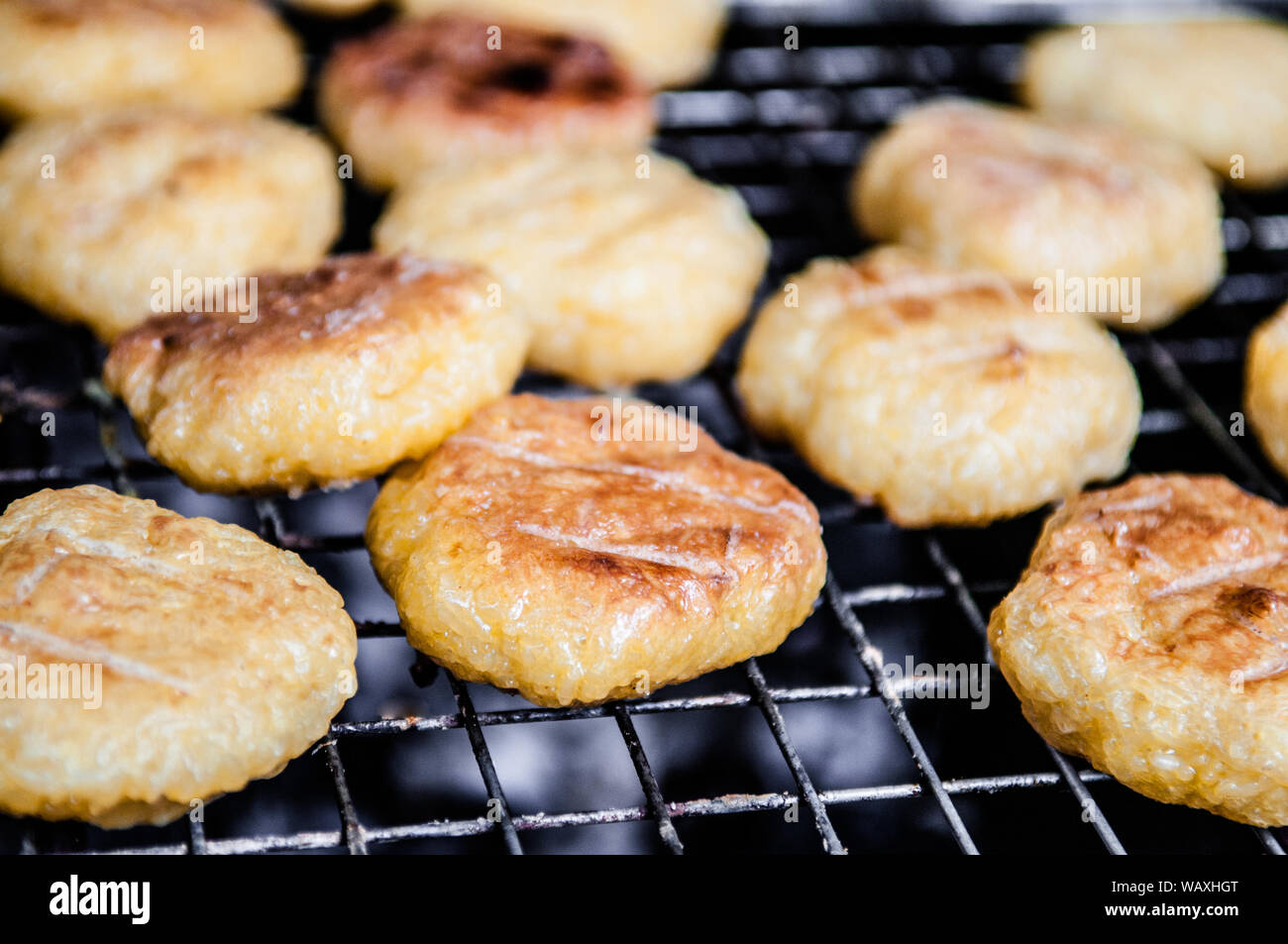 Khao Ji or Khao Jee, Thai grilled sticky rice with egg - Thai north ...