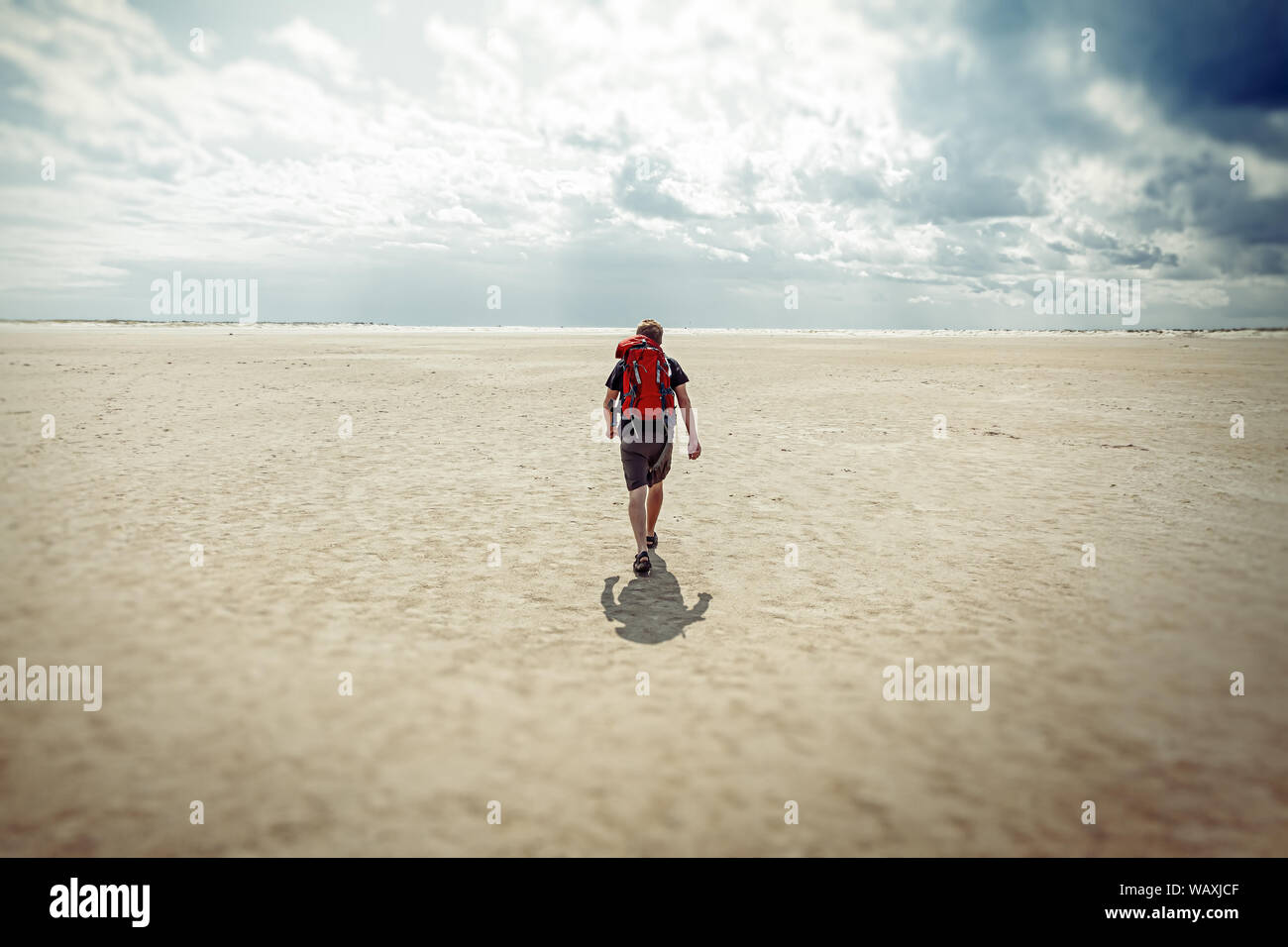 Man walking in the sand hi-res stock photography and images - Alamy