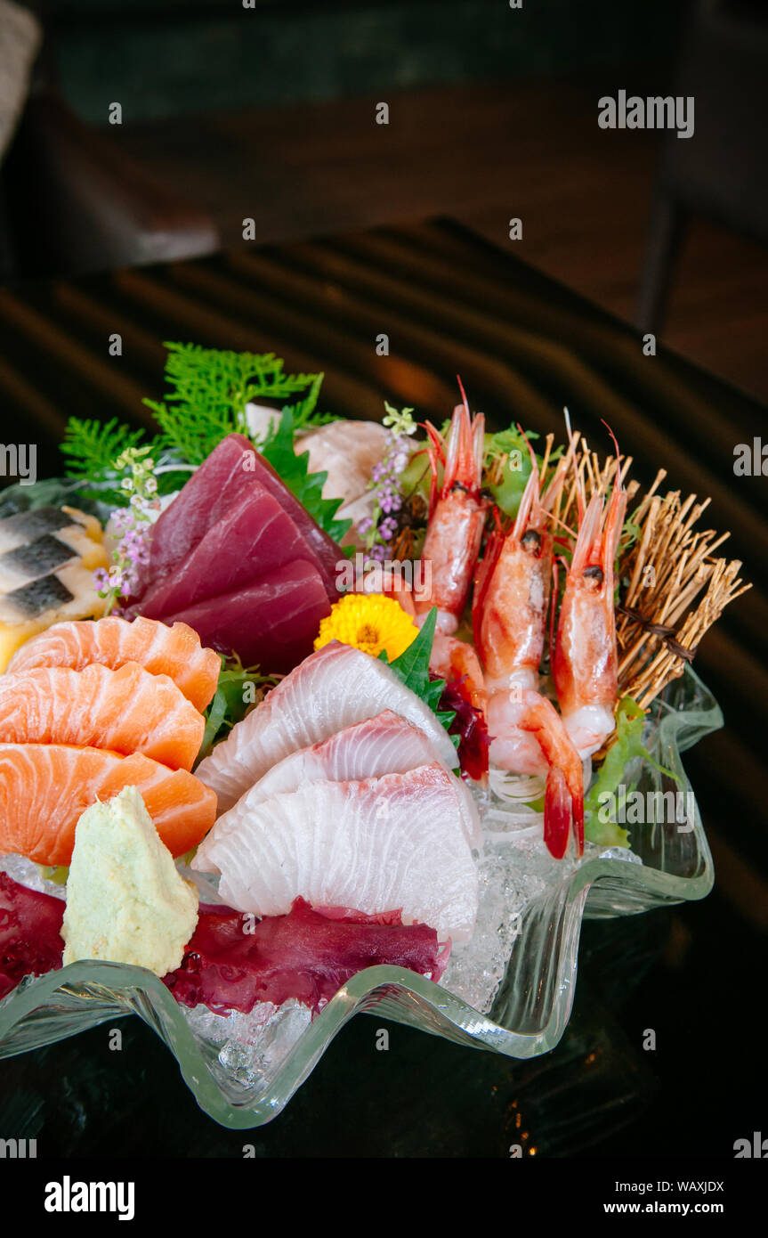 Premium sashimi on ice, Tai fish sashimi, Ebi sashimi, Maguro sashimi ...