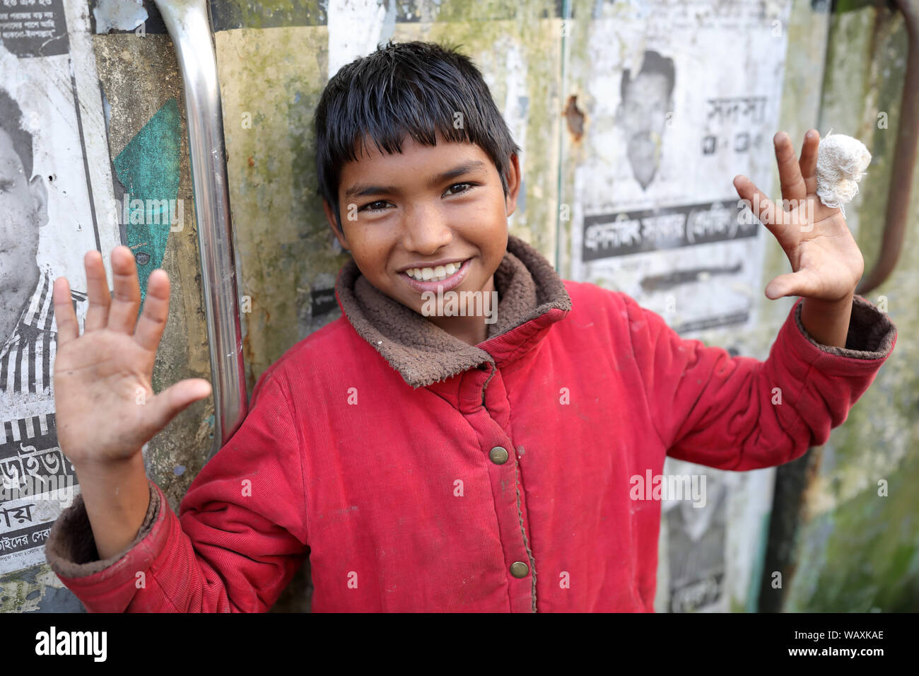 Boy smoking bangladesh hi-res stock photography and images - Alamy