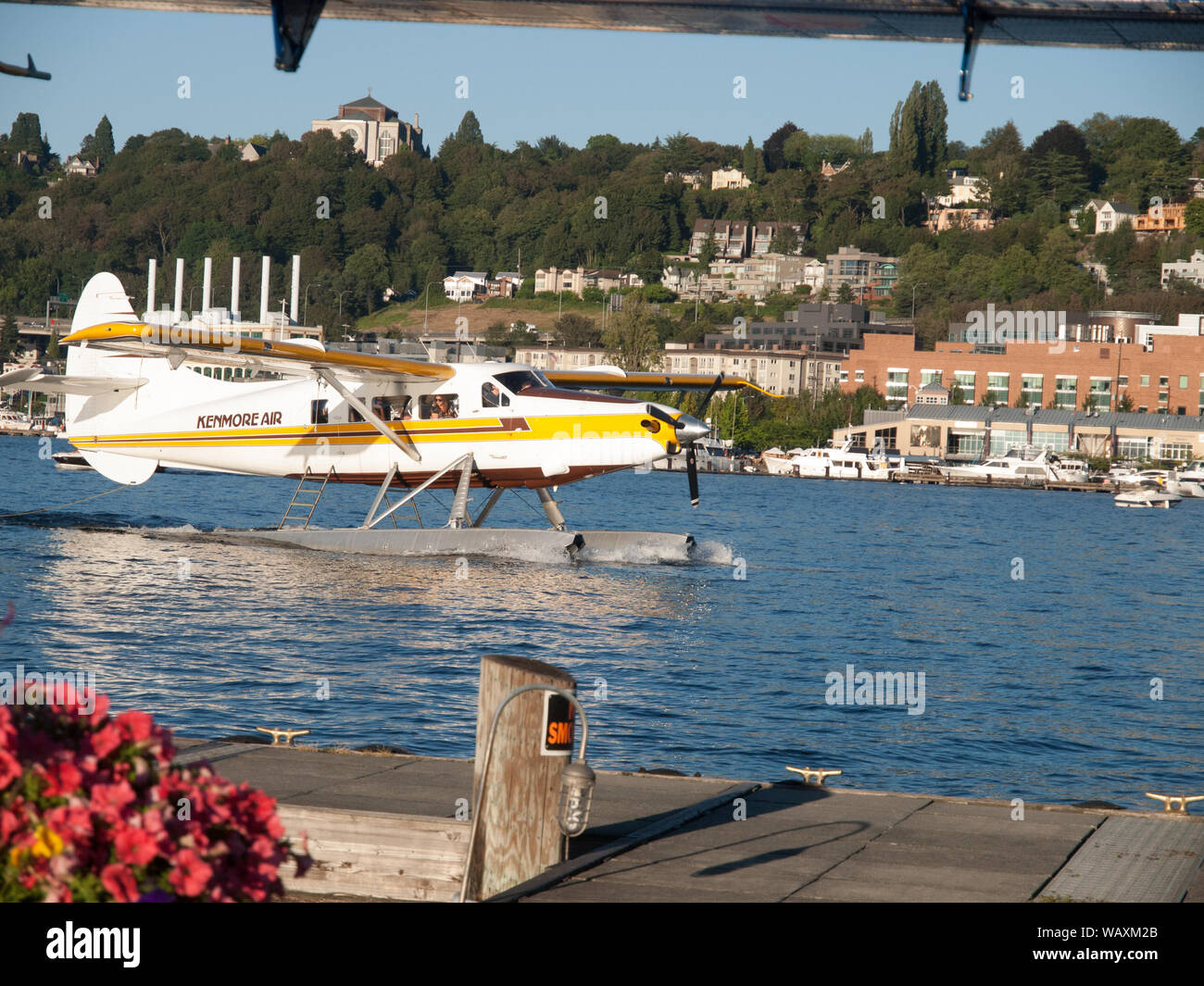 Float-plane on takeoff roll on Lake Union, Seattle, Washington, USA ...