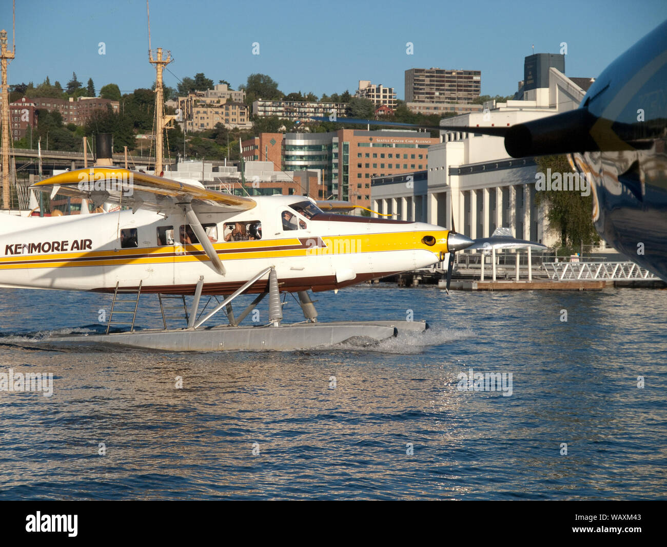 Pontoons on float plane hi-res stock photography and images - Alamy