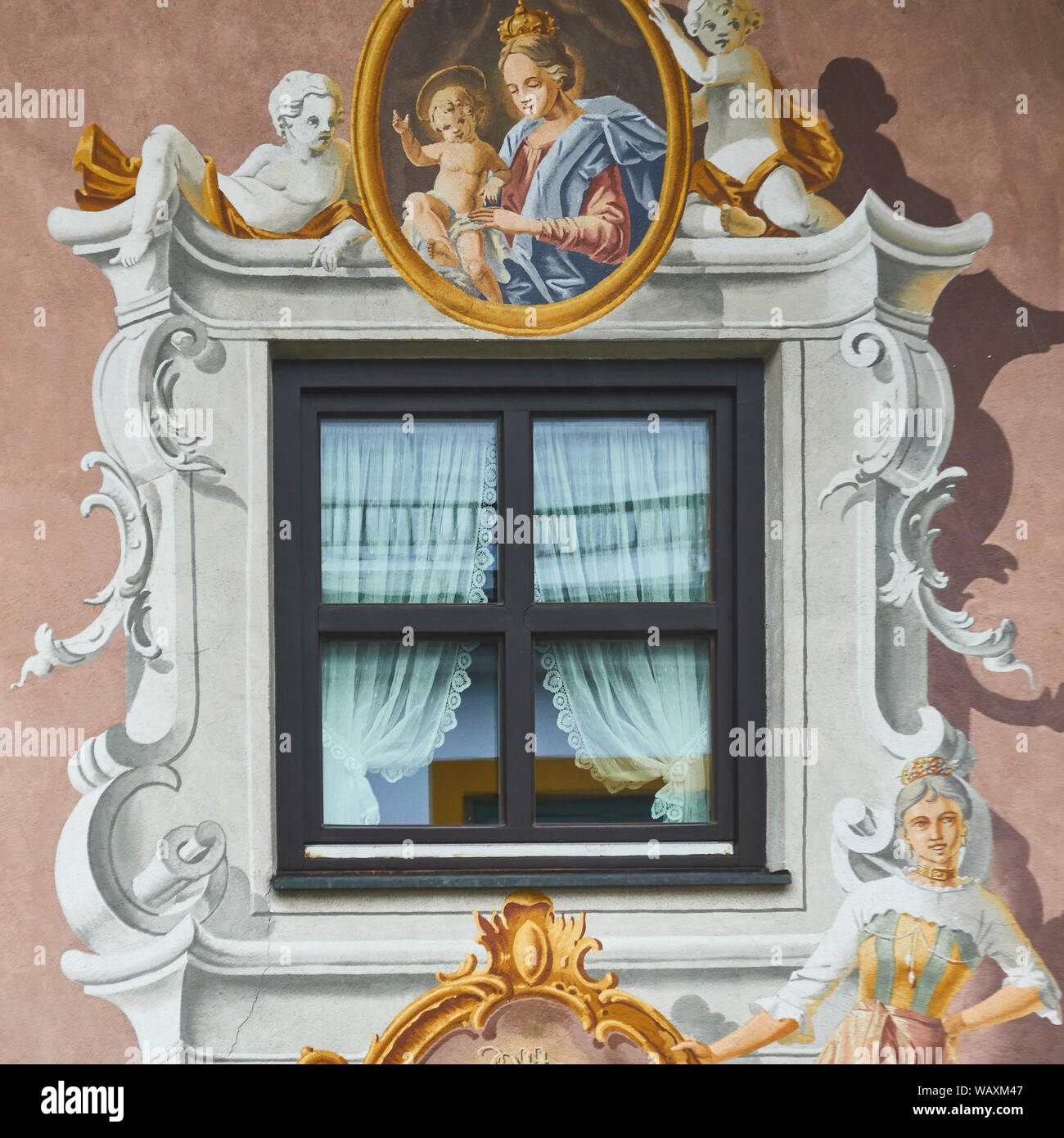 Traditional bavarian house hi-res stock photography and images - Alamy