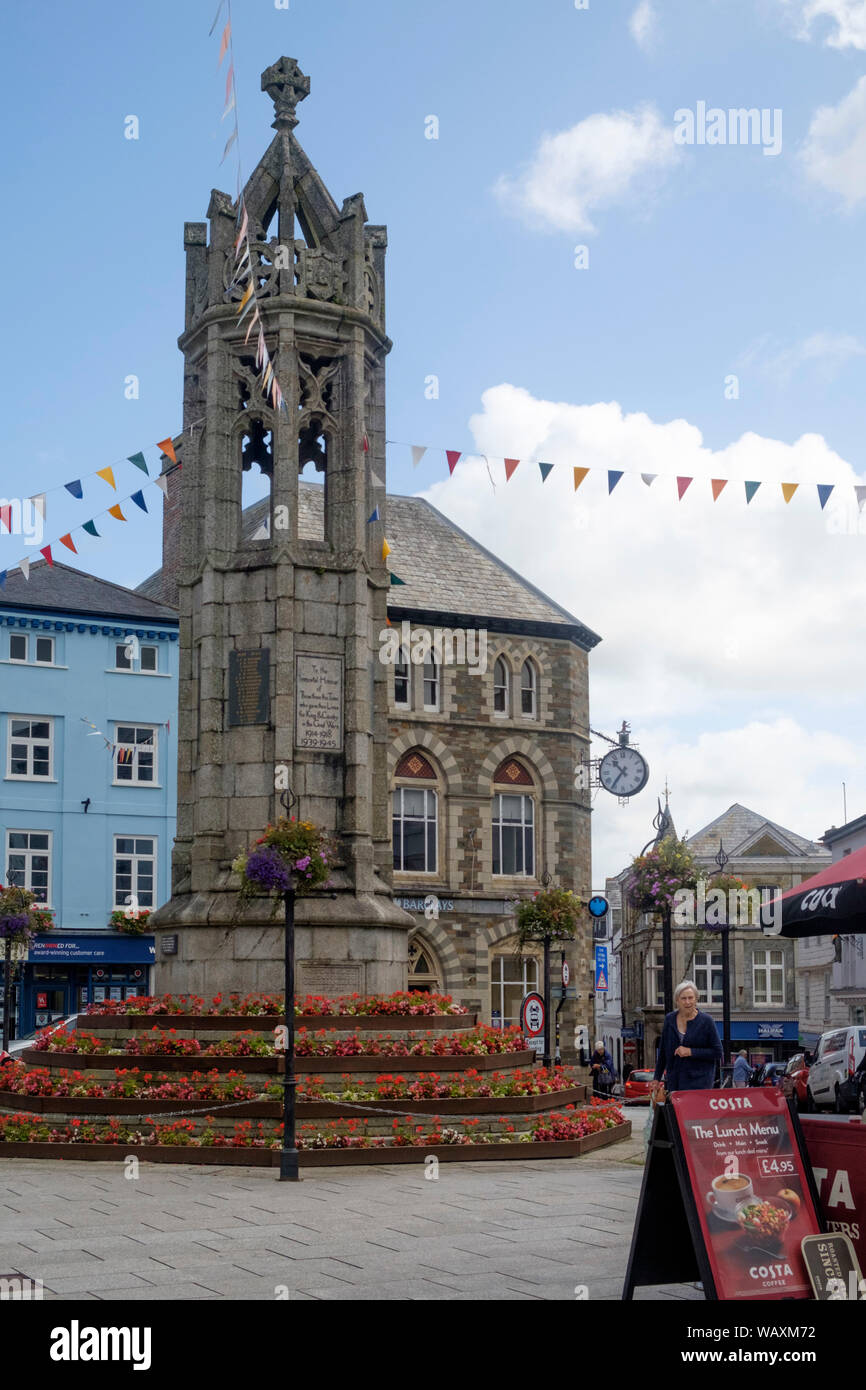 The memorial and market Square Launceston, cornwall, UK Stock Photo - Alamy