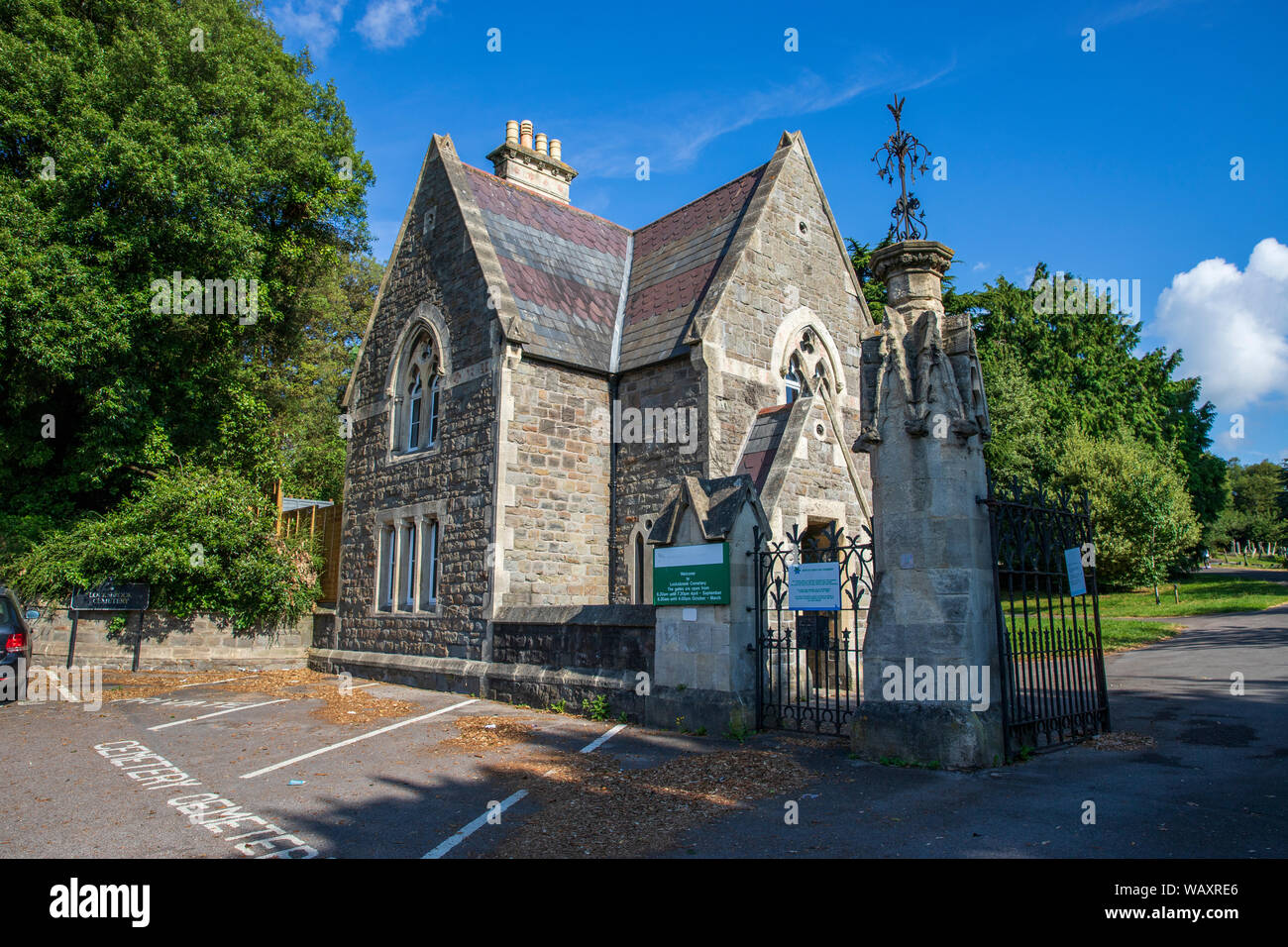 Grade 2 listed cemetery hi-res stock photography and images - Alamy