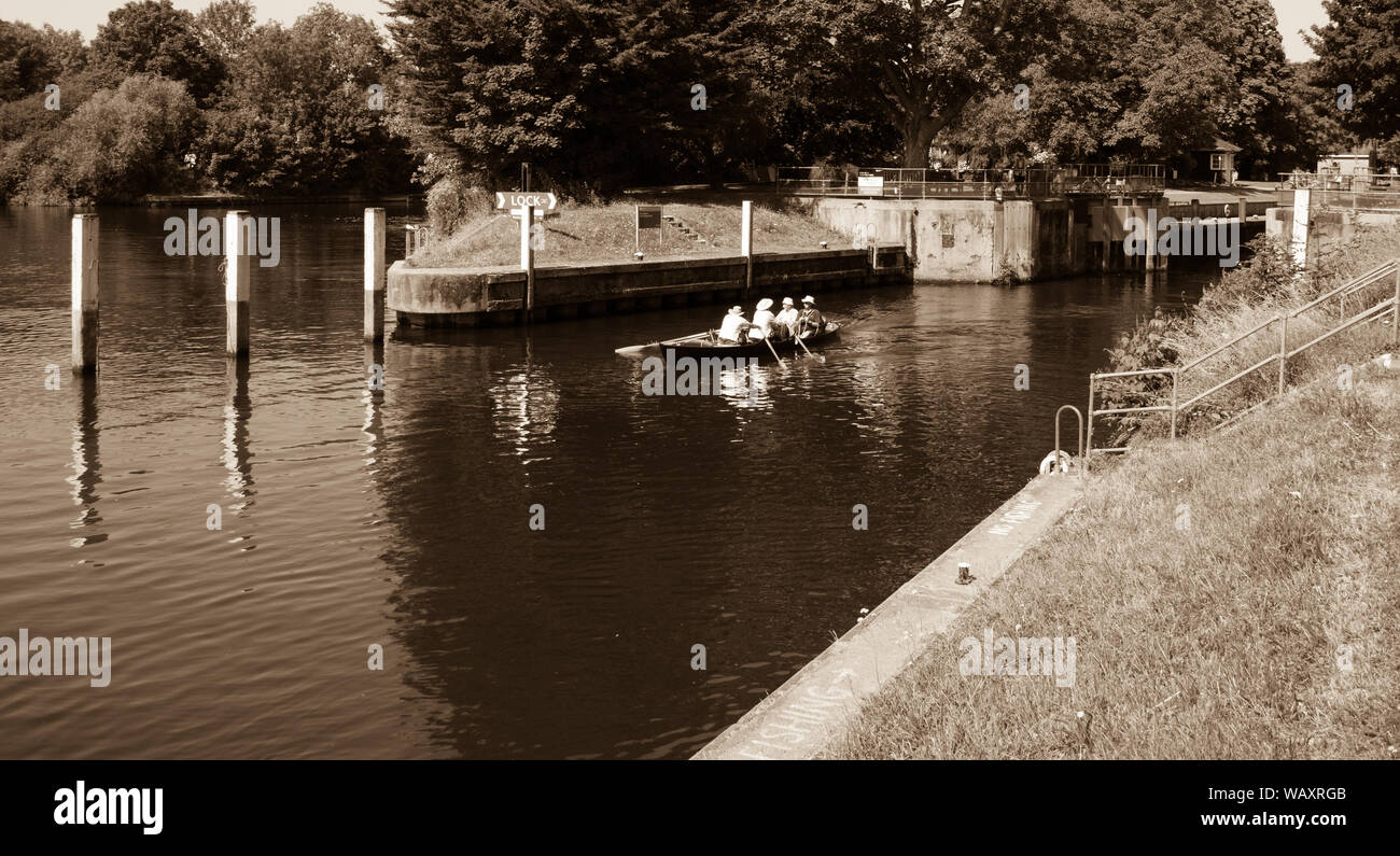 Black and white men rowing hi-res stock photography and images - Alamy