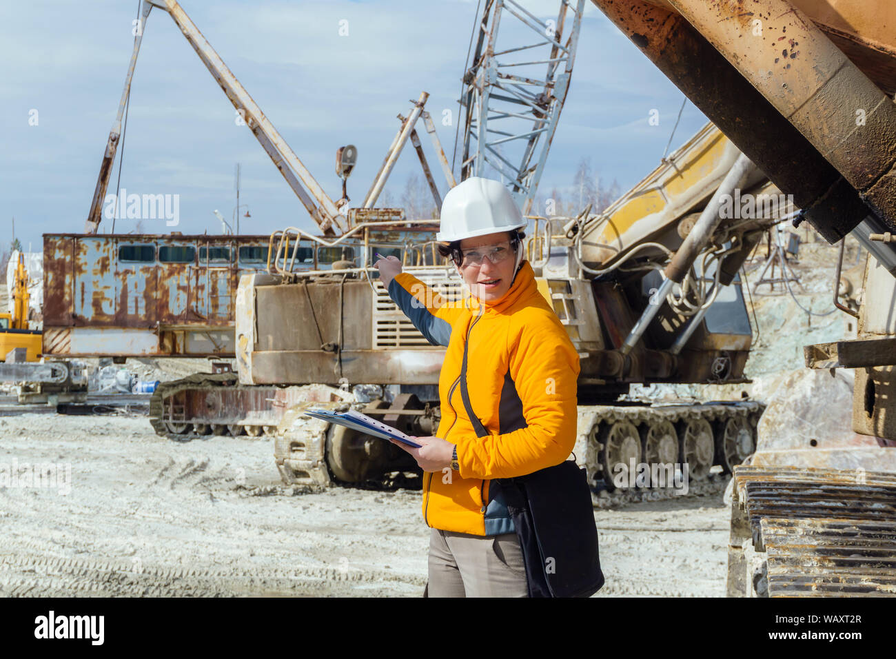 Female geologist hi-res stock photography and images - Alamy
