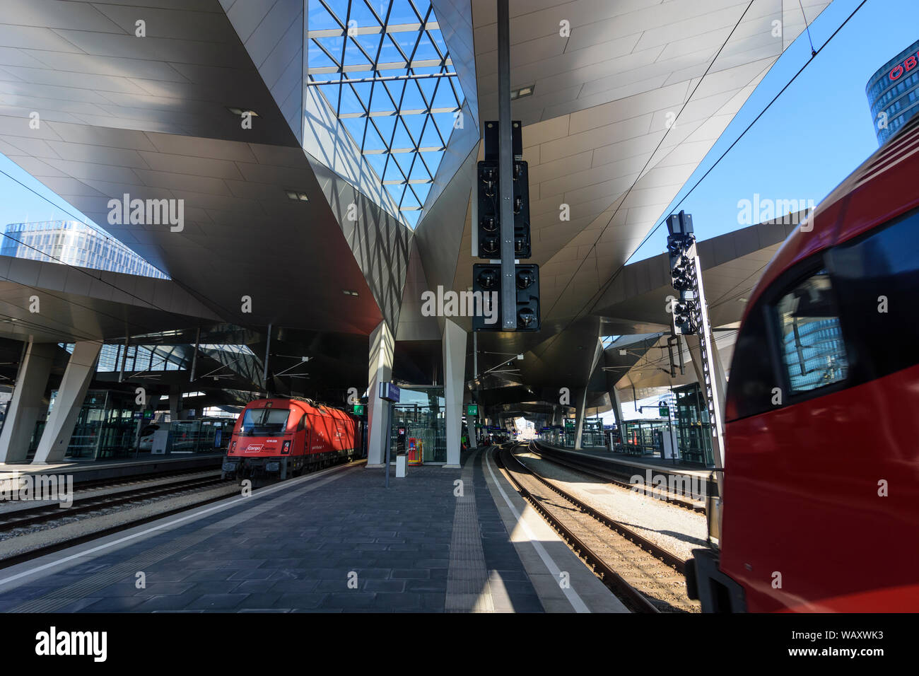 Wien, Vienna: main station Wien Hauptbahnhof, Railjet train of ÖBB ...