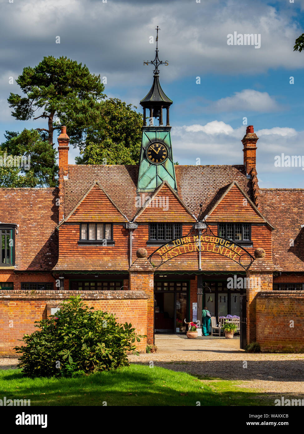 Animal health trust laboratories hi-res stock photography and images ...