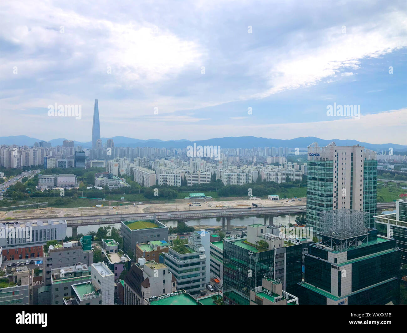Lotte tower hi-res stock photography and images - Alamy