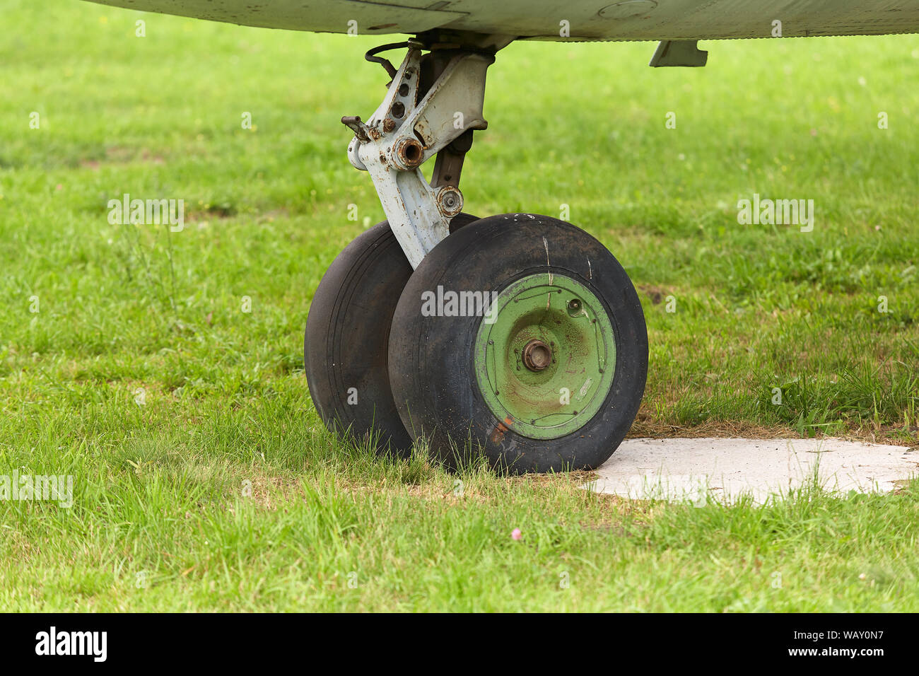 Old chassis airplane close hi-res stock photography and images - Alamy