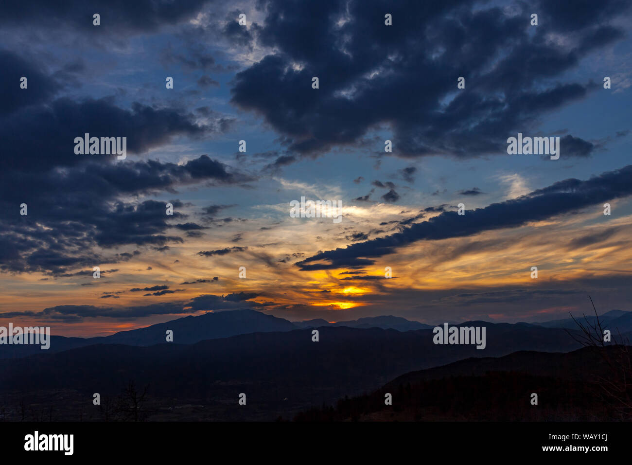 Sky silhouette hi-res stock photography and images - Alamy
