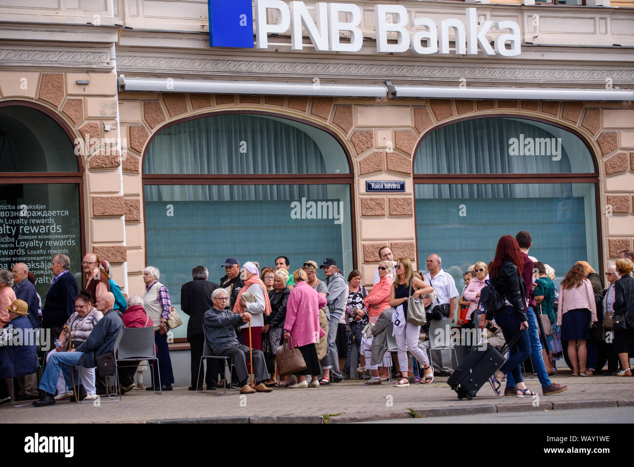 Defunct money hi-res stock photography and images - Alamy