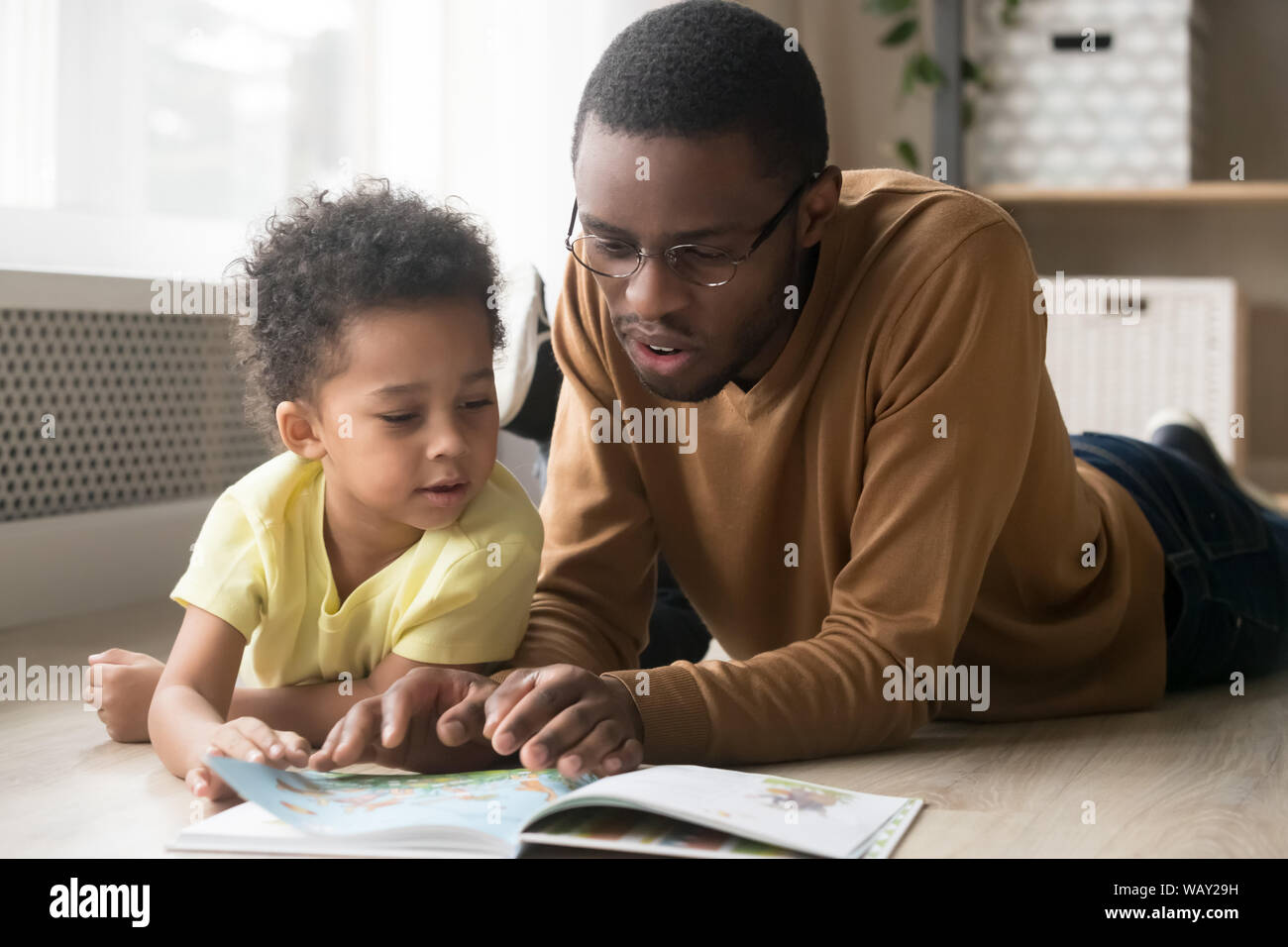 Child read aloud hi-res stock photography and images - Alamy