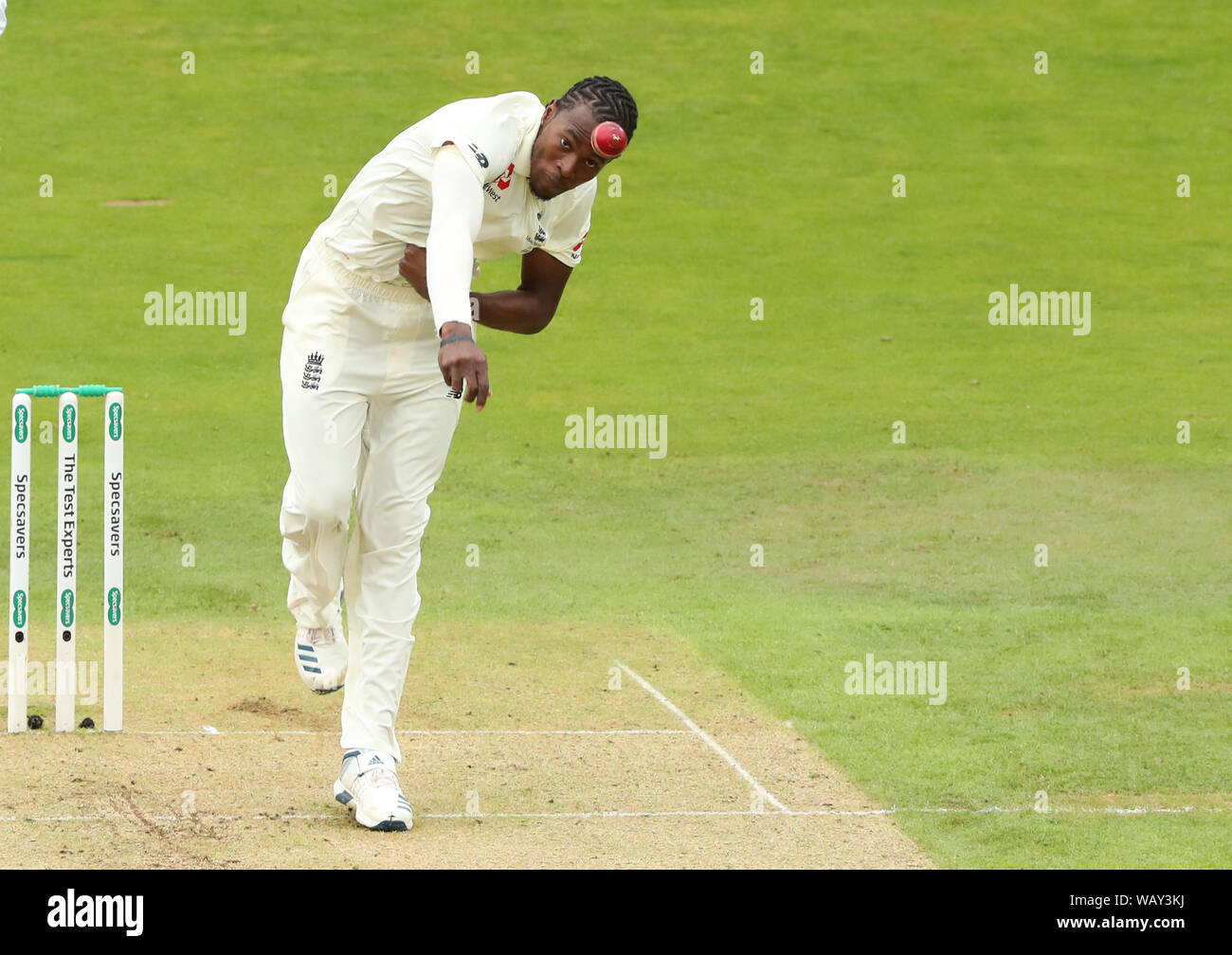 Jofra archer bowler hi-res stock photography and images - Alamy
