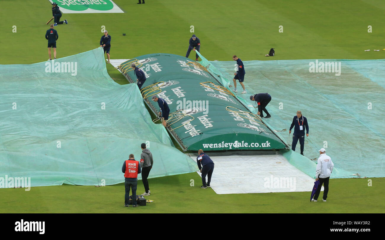 Uk cricket ground rain hi-res stock photography and images - Alamy