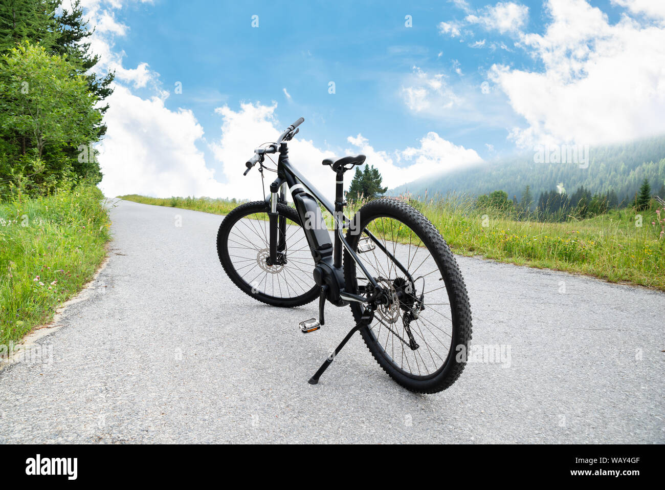 Beautiful mountain bike on hi-res stock photography and images - Alamy