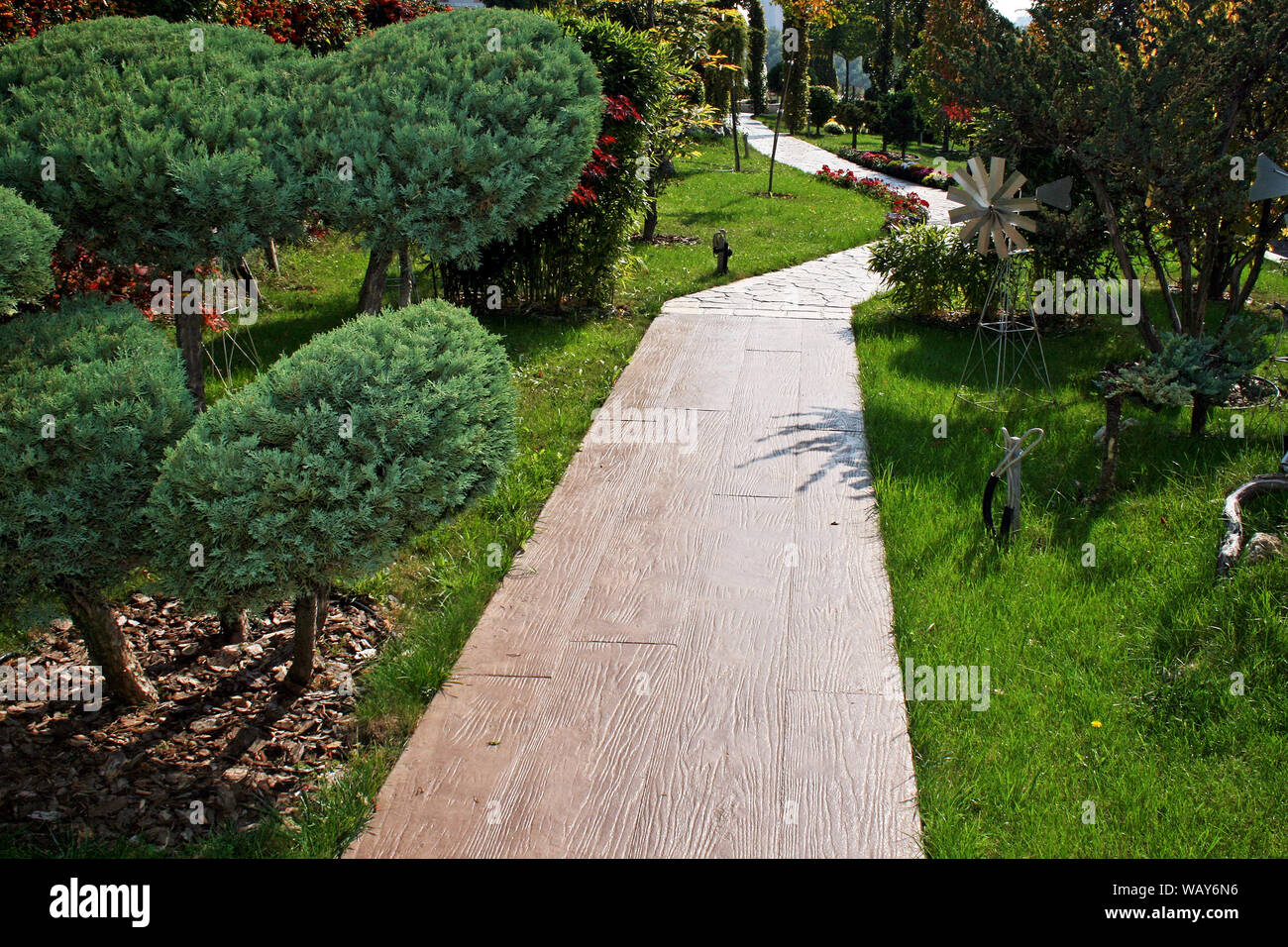 Pathway in garden with trees and grass Stock Photo - Alamy