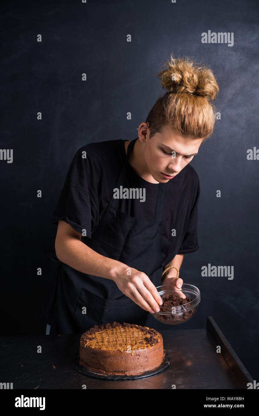 Men finish decorating cake with chocolate flakes Stock Photo - Alamy