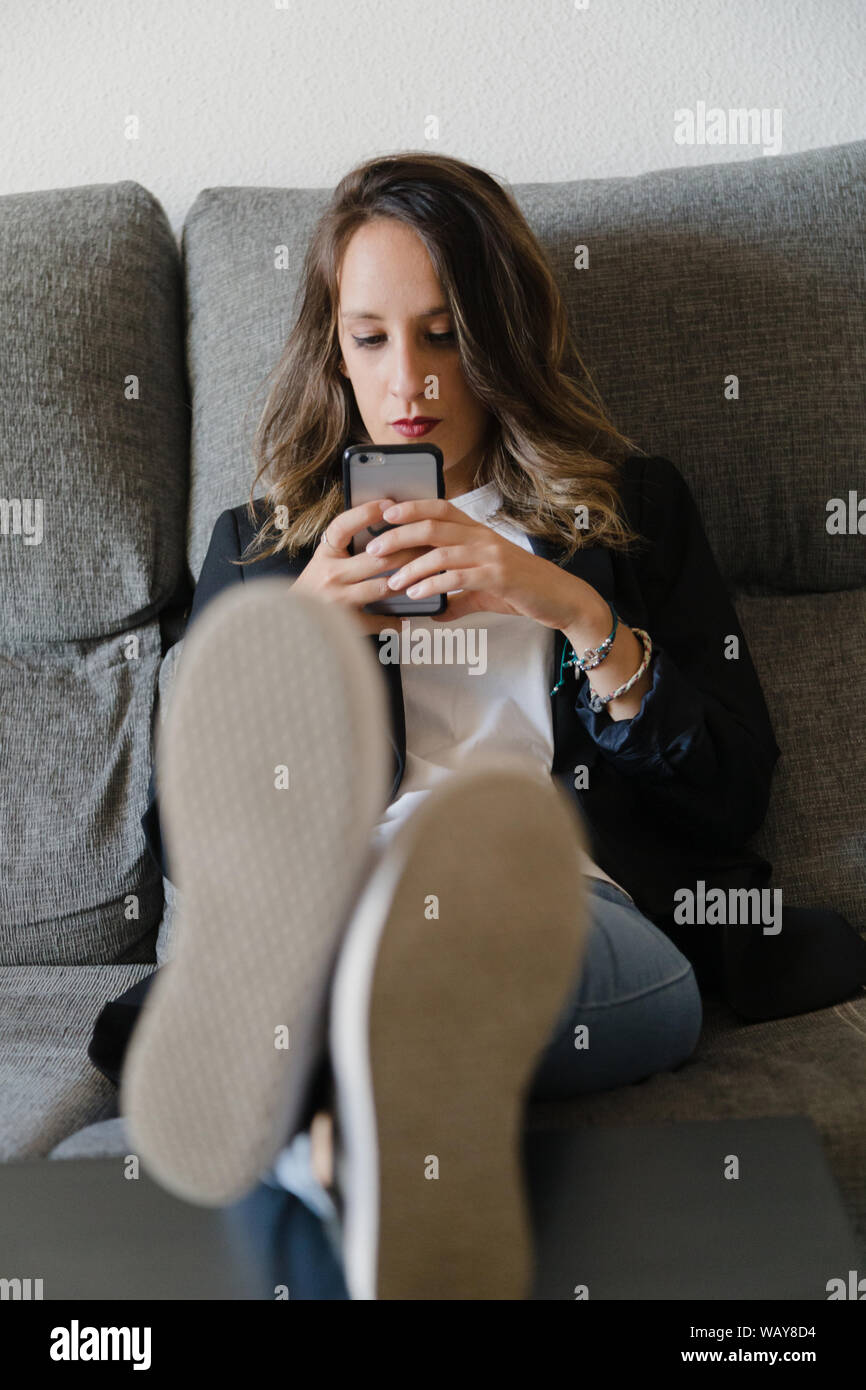 Girl mobile phone feet hi-res stock photography and images - Alamy