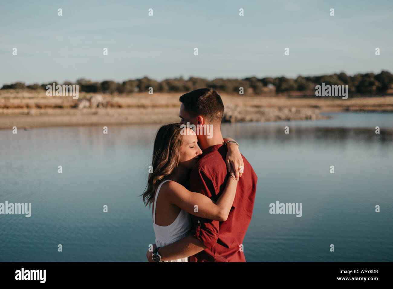 Couple embracing by a lake hi-res stock photography and images - Alamy
