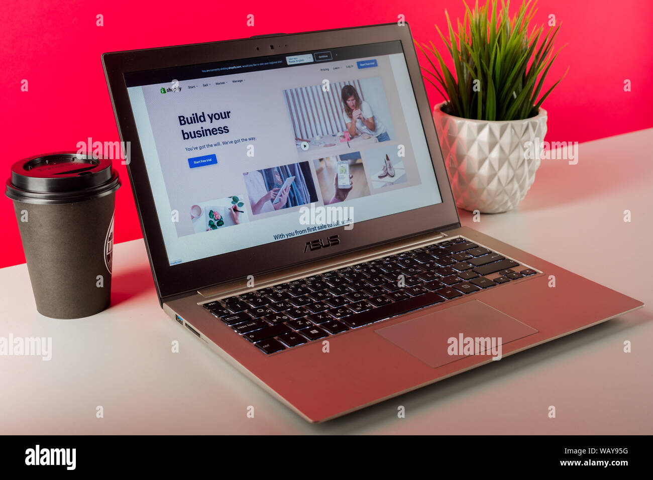 Shopify hi-res stock photography and images - Alamy