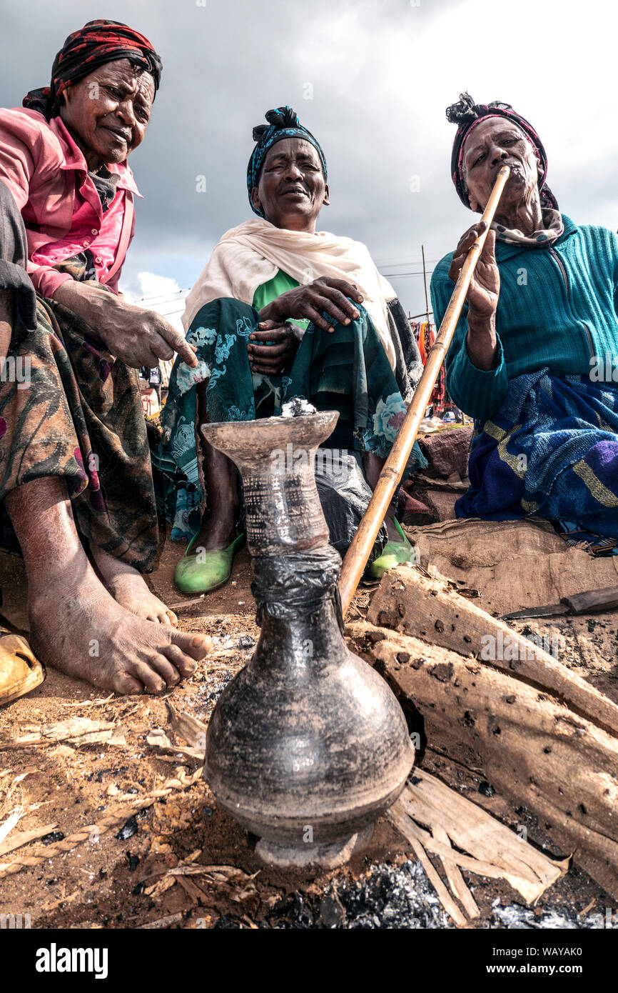 Women smoking traditional pipe Chencha market southern Ethiopia Stock ...