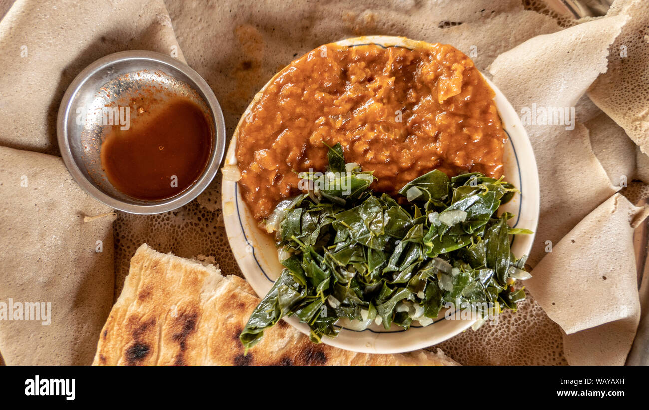 Injera plate traditional meal Ethiopia Stock Photo - Alamy