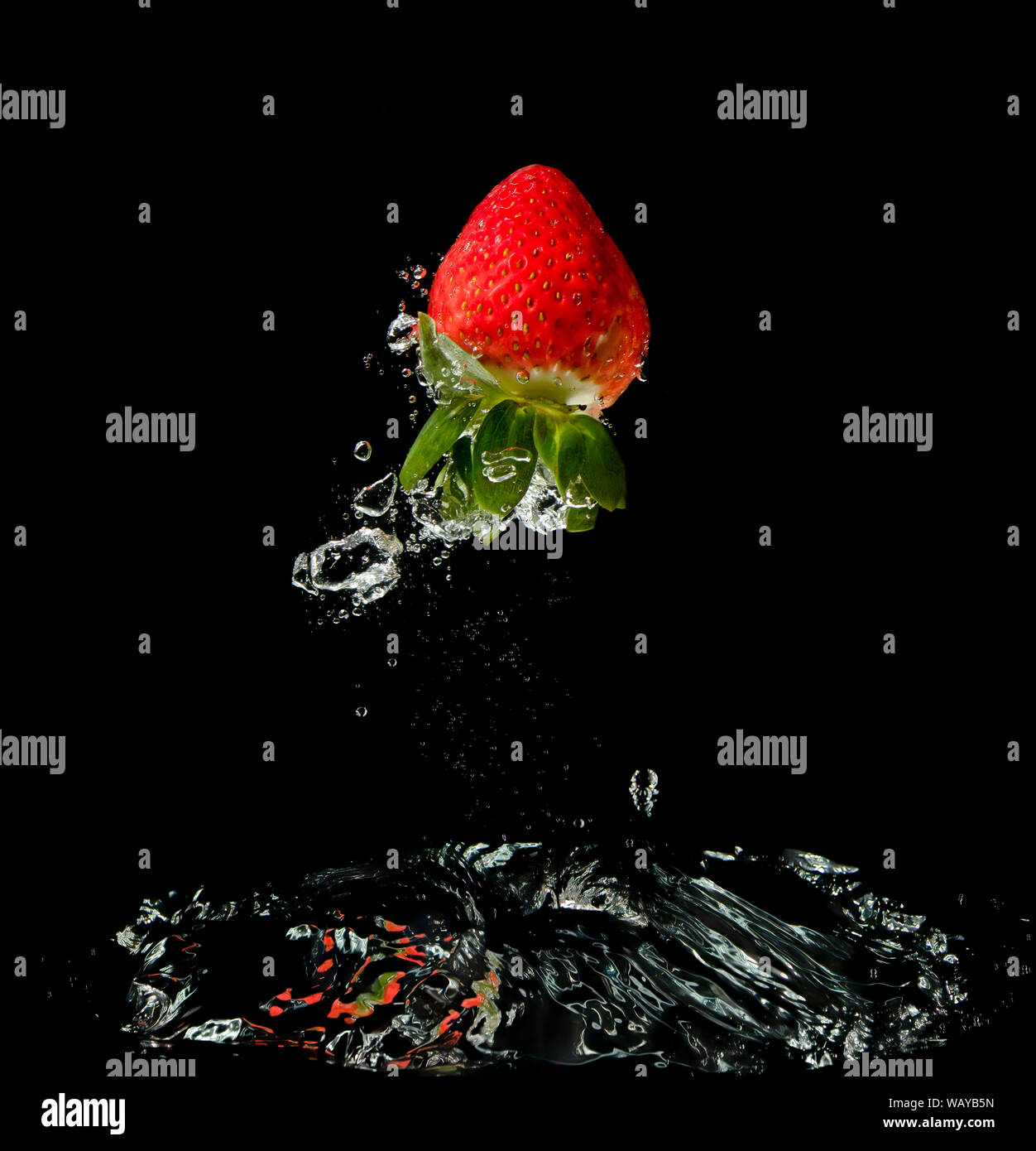 Fruits strawberry water splash hi-res stock photography and images - Alamy