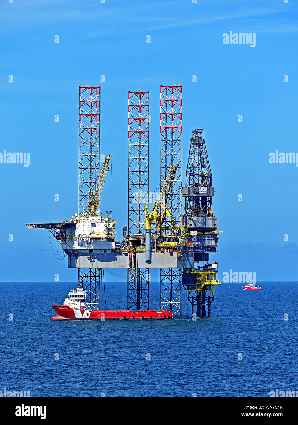 Oil rig manufacture hi-res stock photography and images - Alamy