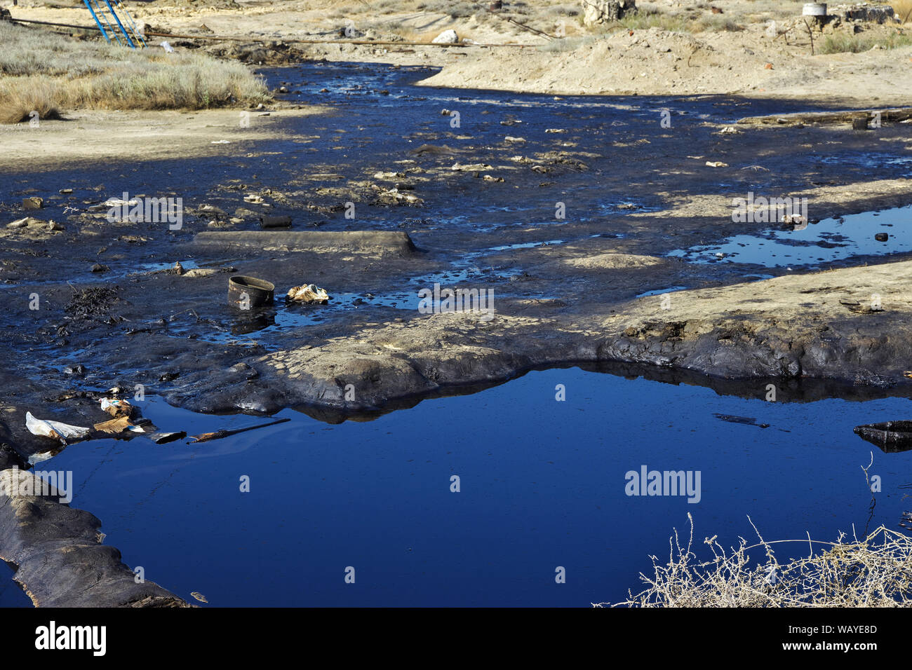 The oil rig in Azerbaijan, Caspian sea Stock Photo - Alamy